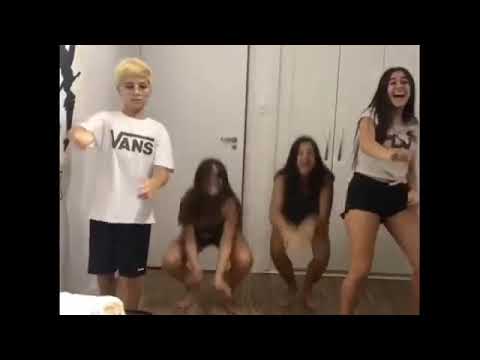 Eu, Luara e suas amigas dançando funk
