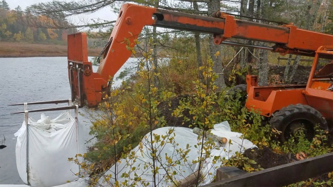 Building Cofferdam with Large Sand Bags and Lull Lift - YouTube