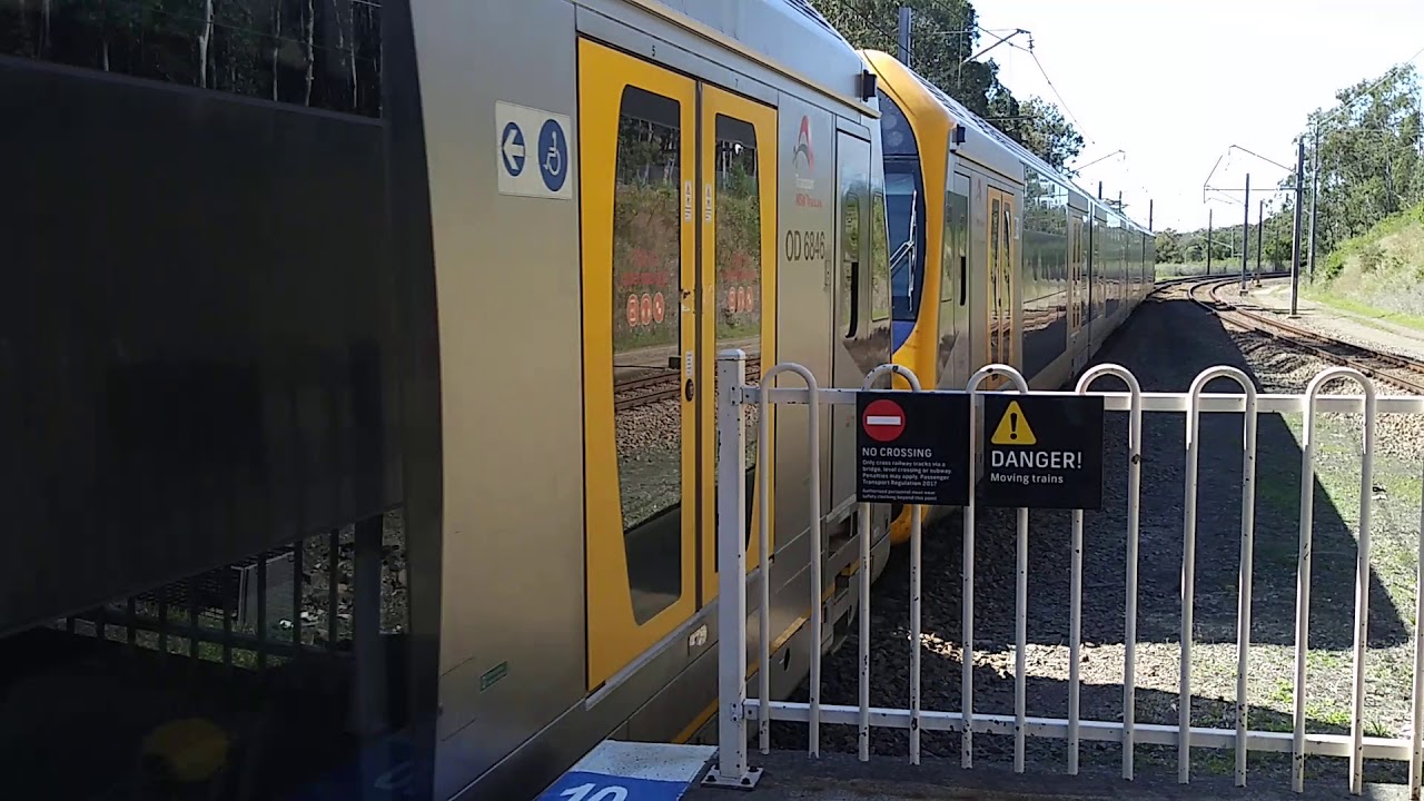 [NSW TrainLink] H set H51 departs Booragul for a Sydney Central service ...