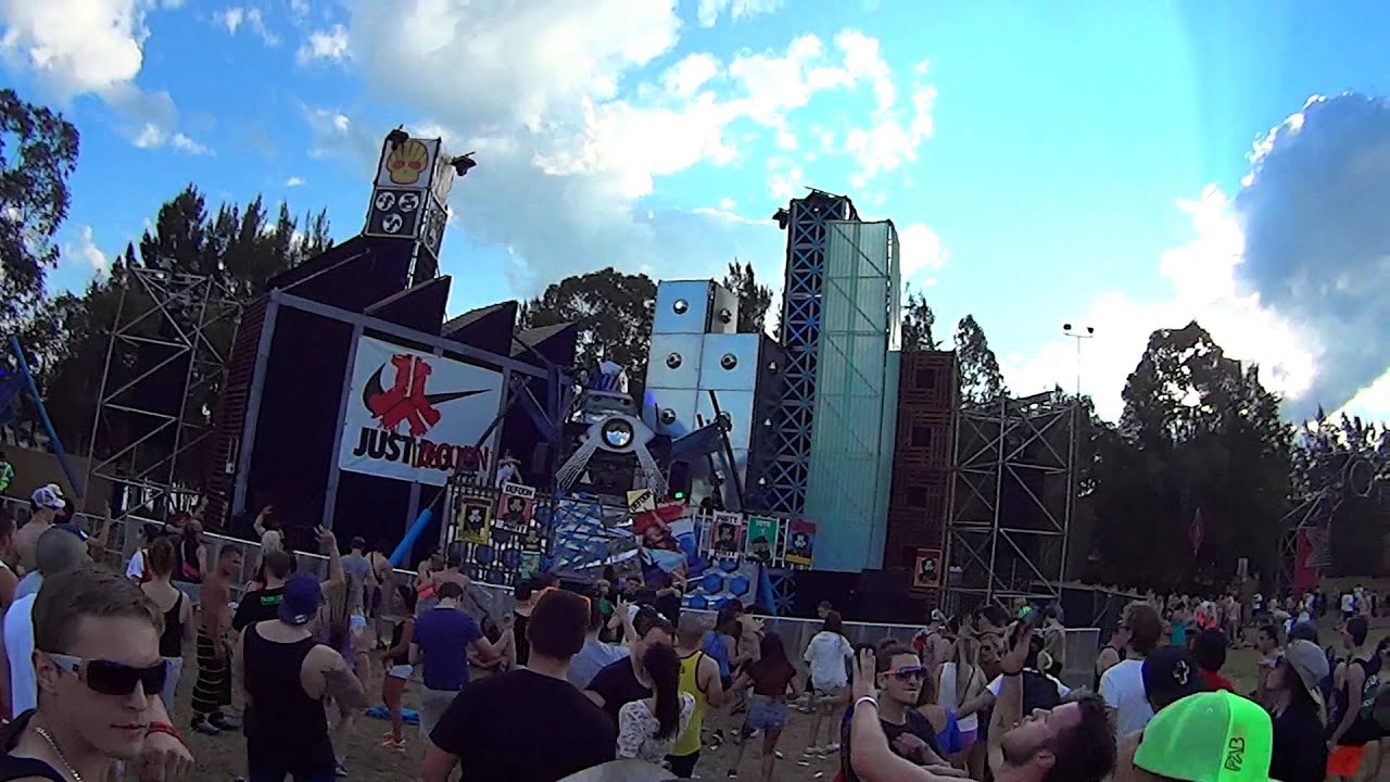 Defqon 1 Australia 2013 Blue stage S Dee - YouTube