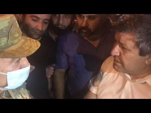 Müdafiə Nazirliyinin generalı gecə saatlarında yürüşçülərin qarşısına çıxdı