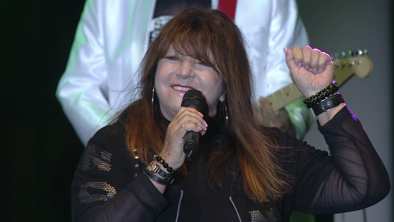 SZERVUSZTOK RÉGI BARÁTOK - ZALATNAY CINI SZENES IVÁN KONCERT 2021 ...