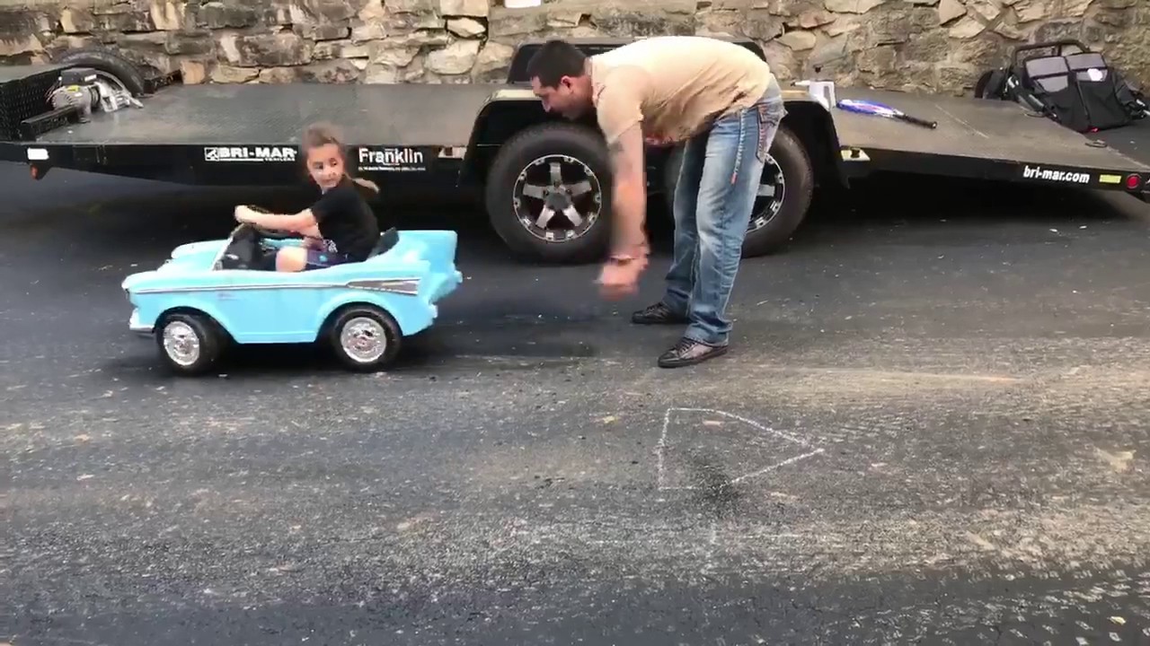 Dad Teaches Daughter Cool Stuff About Drag Racing! - YouTube