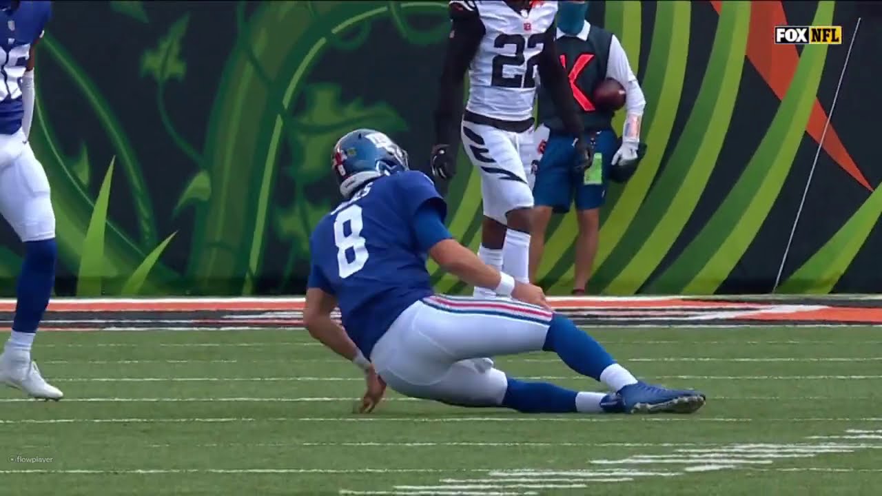 Daniel Jones Hamstring Injury Full Sequence | NFL Week 12 - YouTube