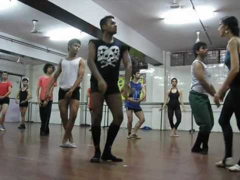 Ballet Class: Teaching Tombe Pas de Bourre - YouTube