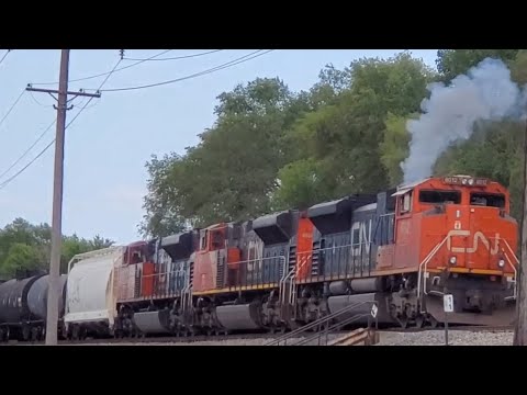 CN Crew Change & Cold Start On The Freeport Subdivision - YouTube