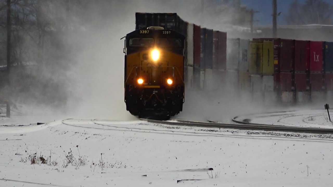 Trains In The first Snow of 2023. Short NS Train Knocks Down The Signal. Big + Fast CSX Stack ...