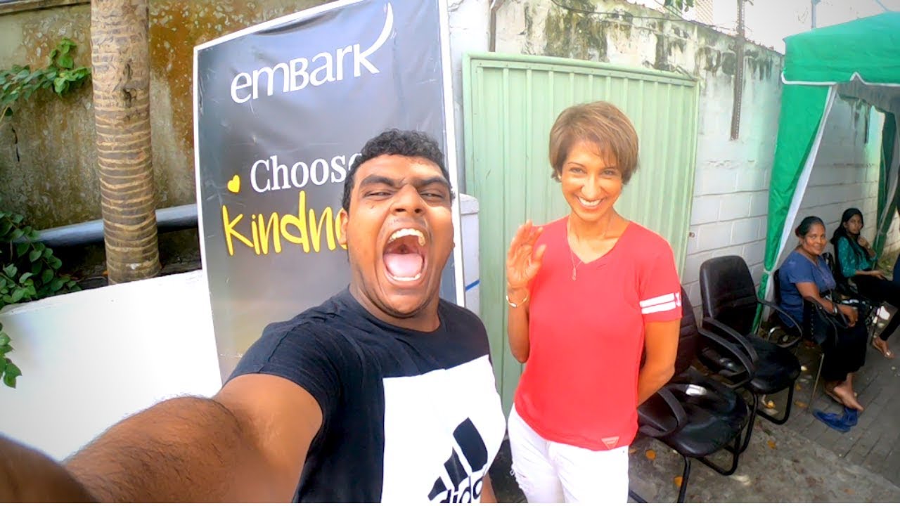 Randomly Screaming At Strangers Prank (CRAZY !!!) - YouTube