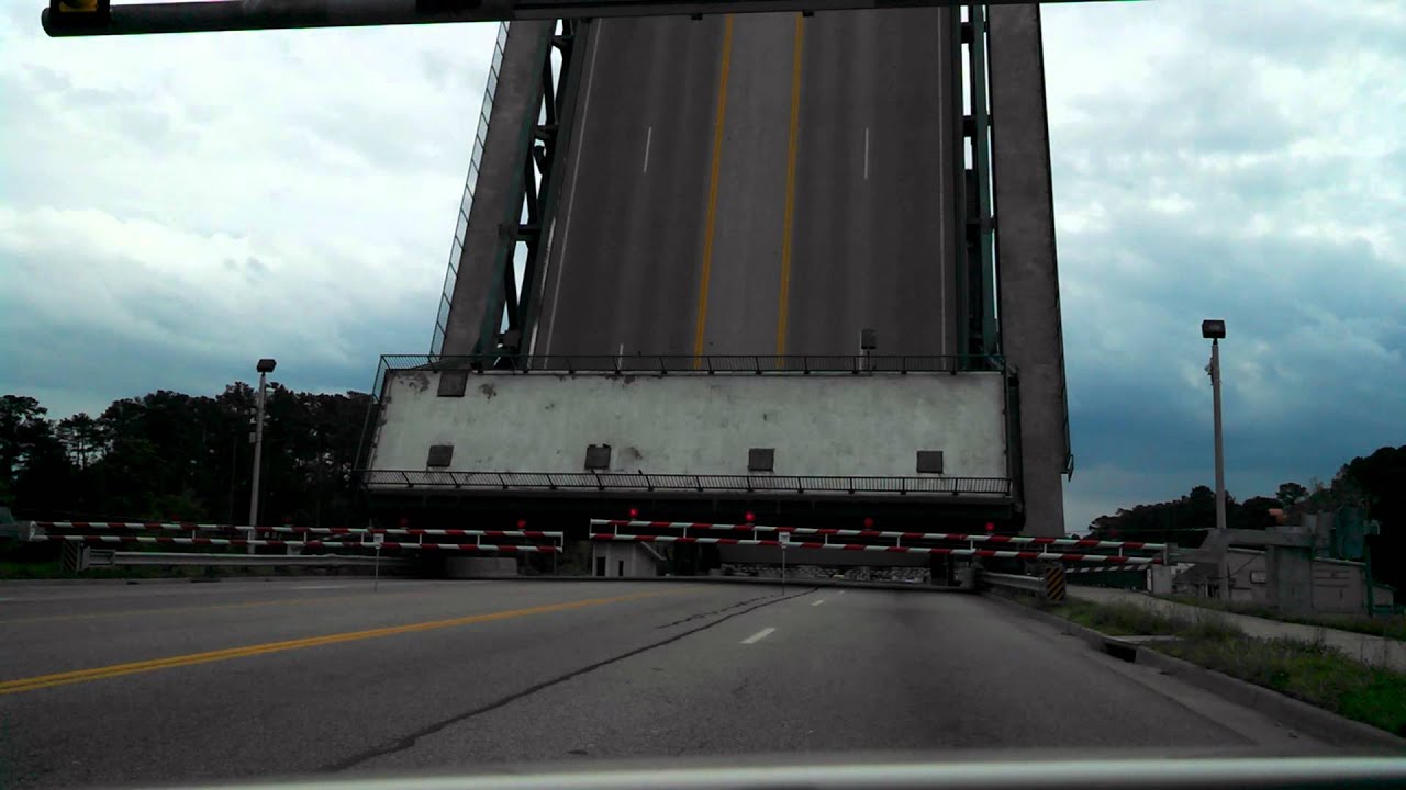 Great Bridge Draw Bridge Lift - YouTube