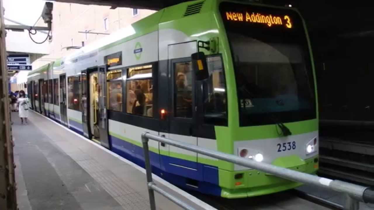 トラムリンクCR4000形 ウィンブルドン駅発車 London Tramlink CR4000 Flexity Swift - YouTube