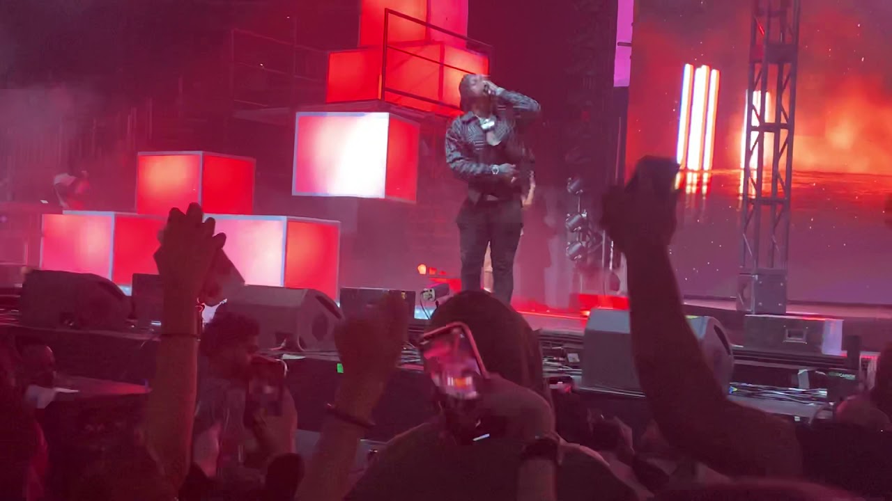 EST gee at the back outside tour Louisville KY - YouTube