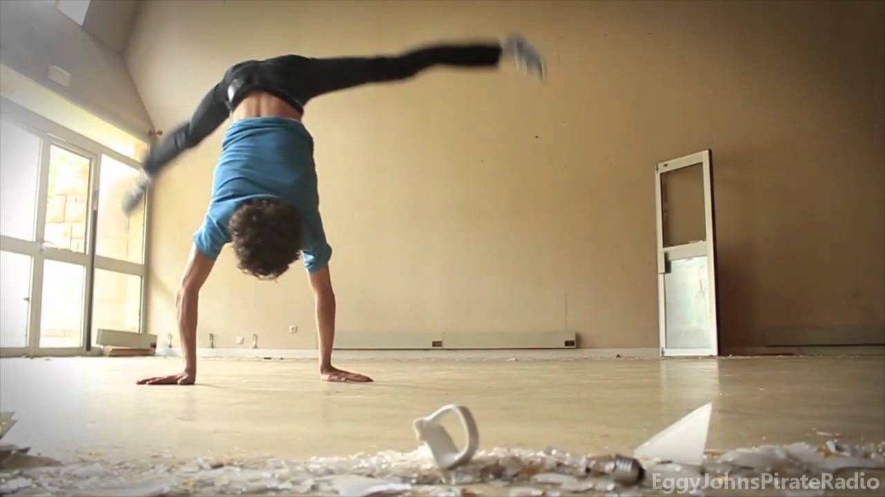Electro Yoga Breakdancing - YouTube