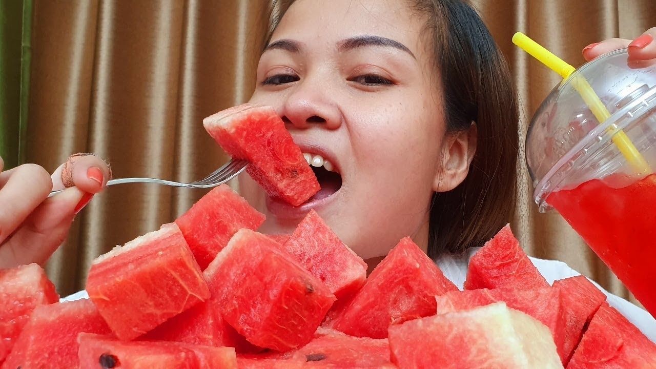ASMR Watermelon Eating Sounds (No Talking) | Watermelon Mukbang Eating ...