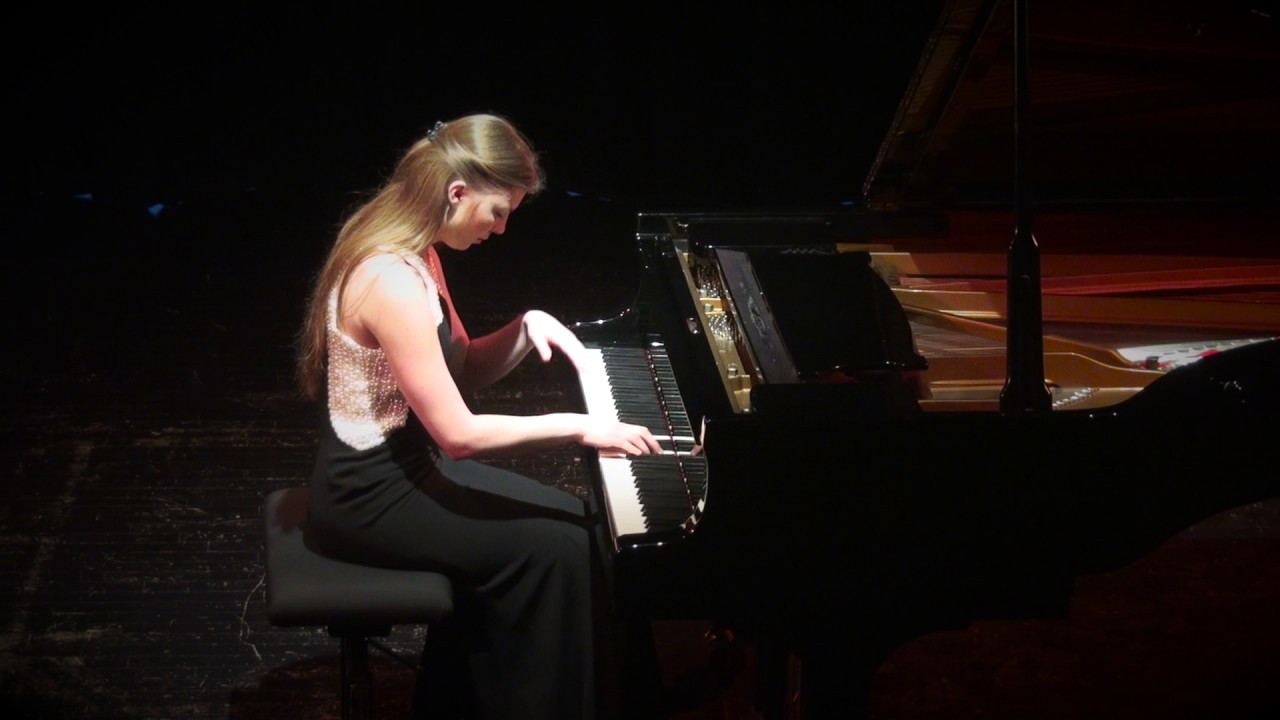 Elizaveta Frolova plays Bach-Siloti Prelude in B minor - YouTube