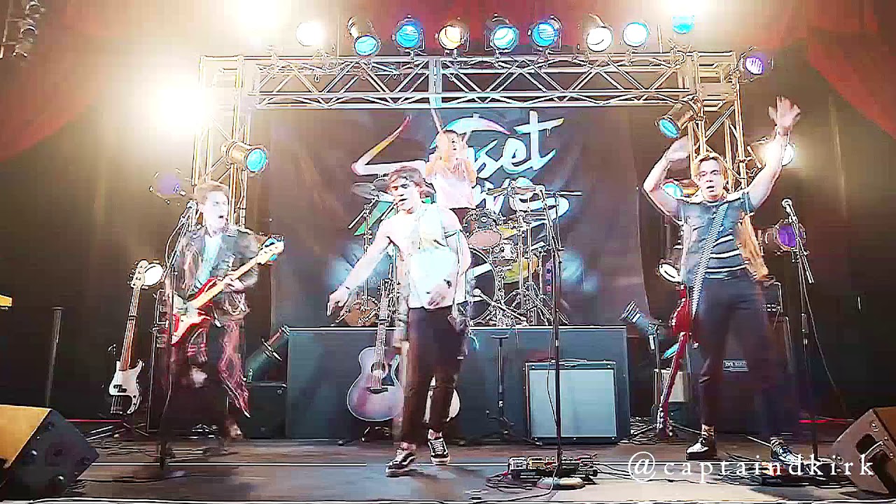 Sunset Curve // Julie and the Phantoms - YouTube