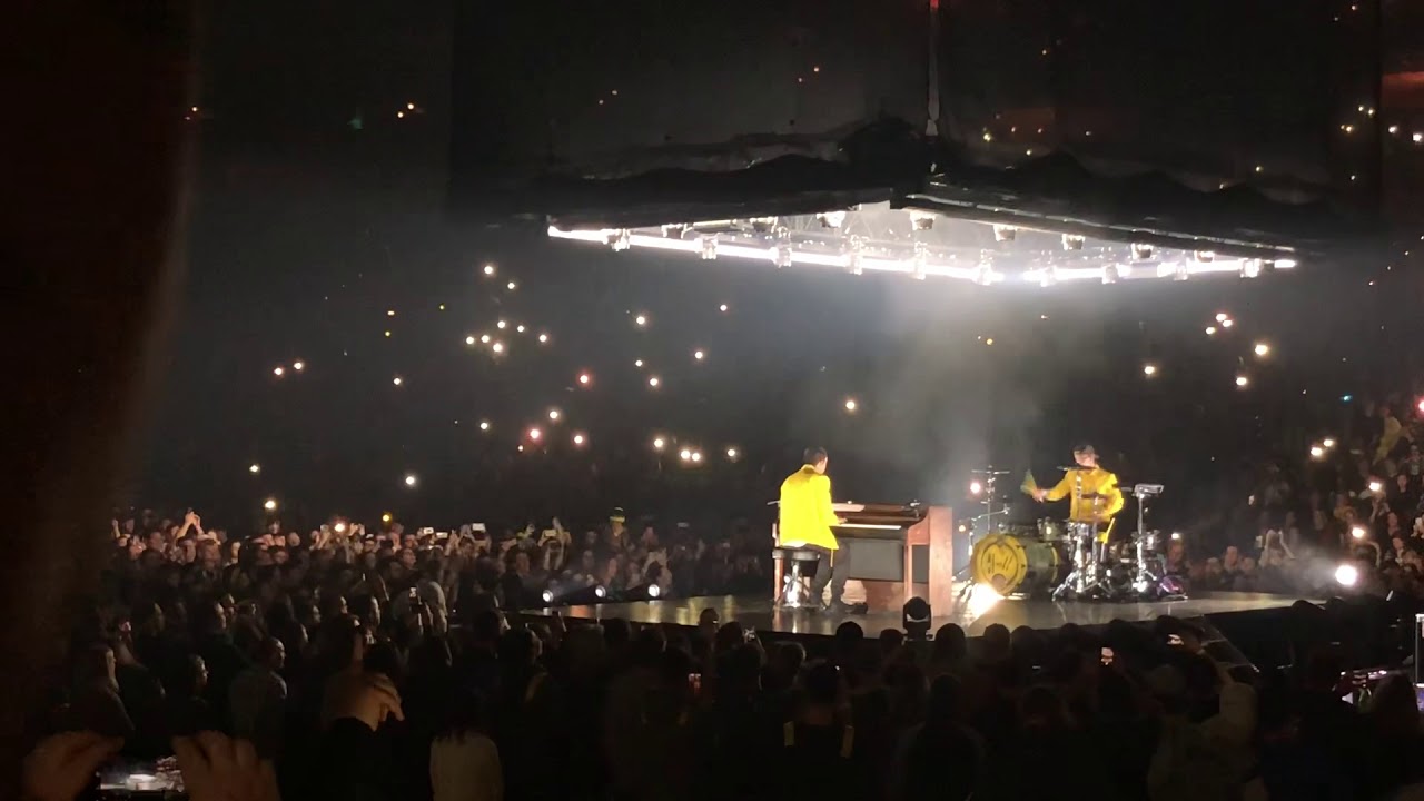 Taxi Cab And Tyler’s Speech - Twenty One Pilots the Bandito Tour Stage ...