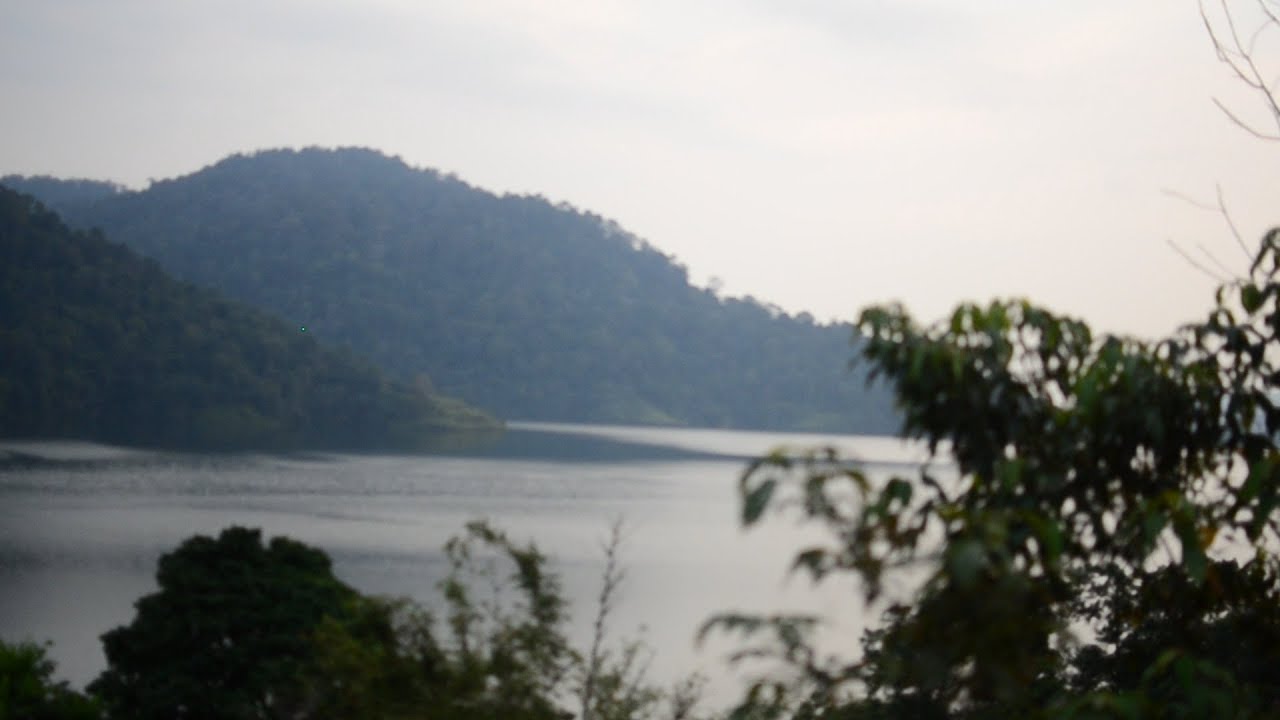 a very pretty lake - YouTube