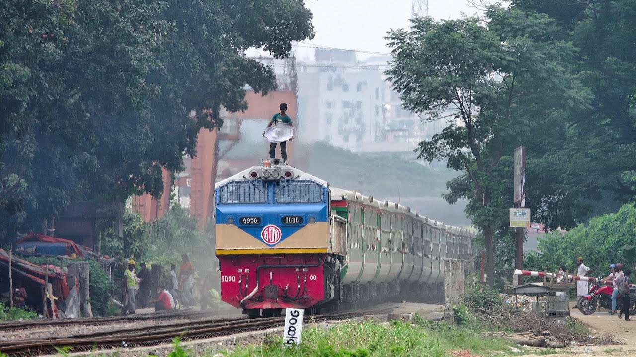 Old Subarna Express Train with PT INKA Coaches || Bangladesh Railway ...