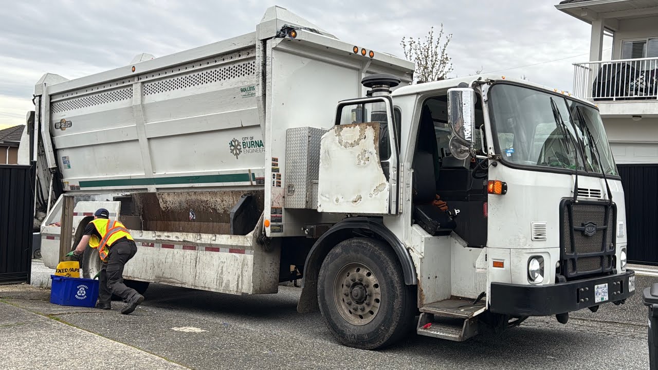 City of Burnaby Autocar ACX Labrie Top Select Recycle Truck - YouTube