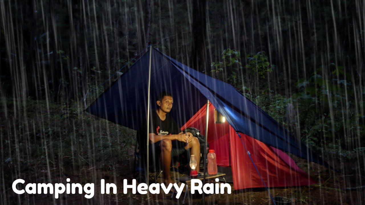 Camping in the Rain||Relax in the rain, build a comfortable tent - YouTube