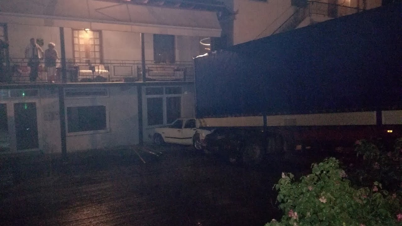 ΑΤΥΧΗΜΑ ΜΕ ΦΟΡΤΗΓΟ ΣΤΟΝ ΚΟΠΑΝΟ - YouTube