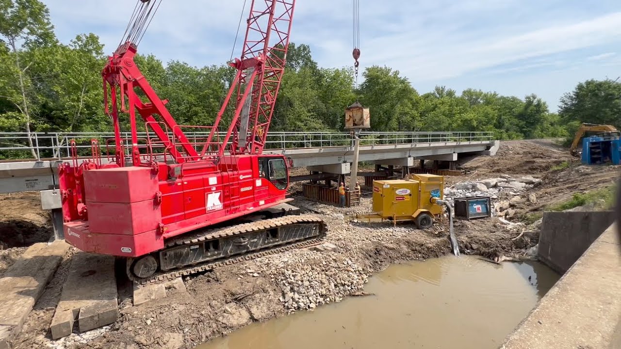 Kraemer uses garbo bucket at Hallowell Watco trestle - YouTube