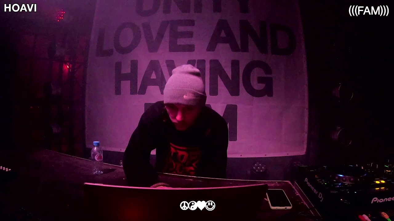 FAM W/ Hoavi - YouTube