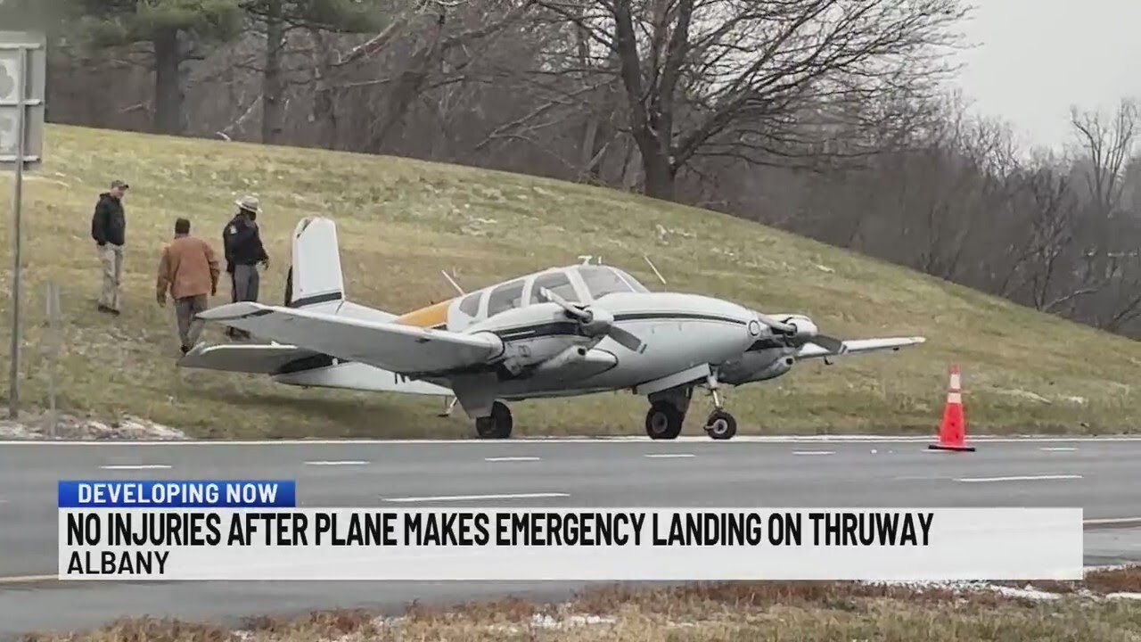 Small plane lands on thruway - YouTube