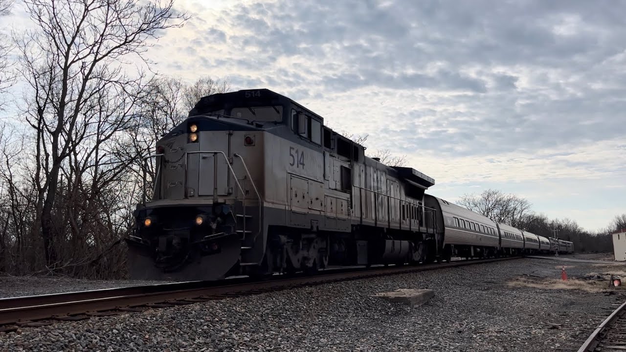 Amtrak Dash 8 Leader - YouTube