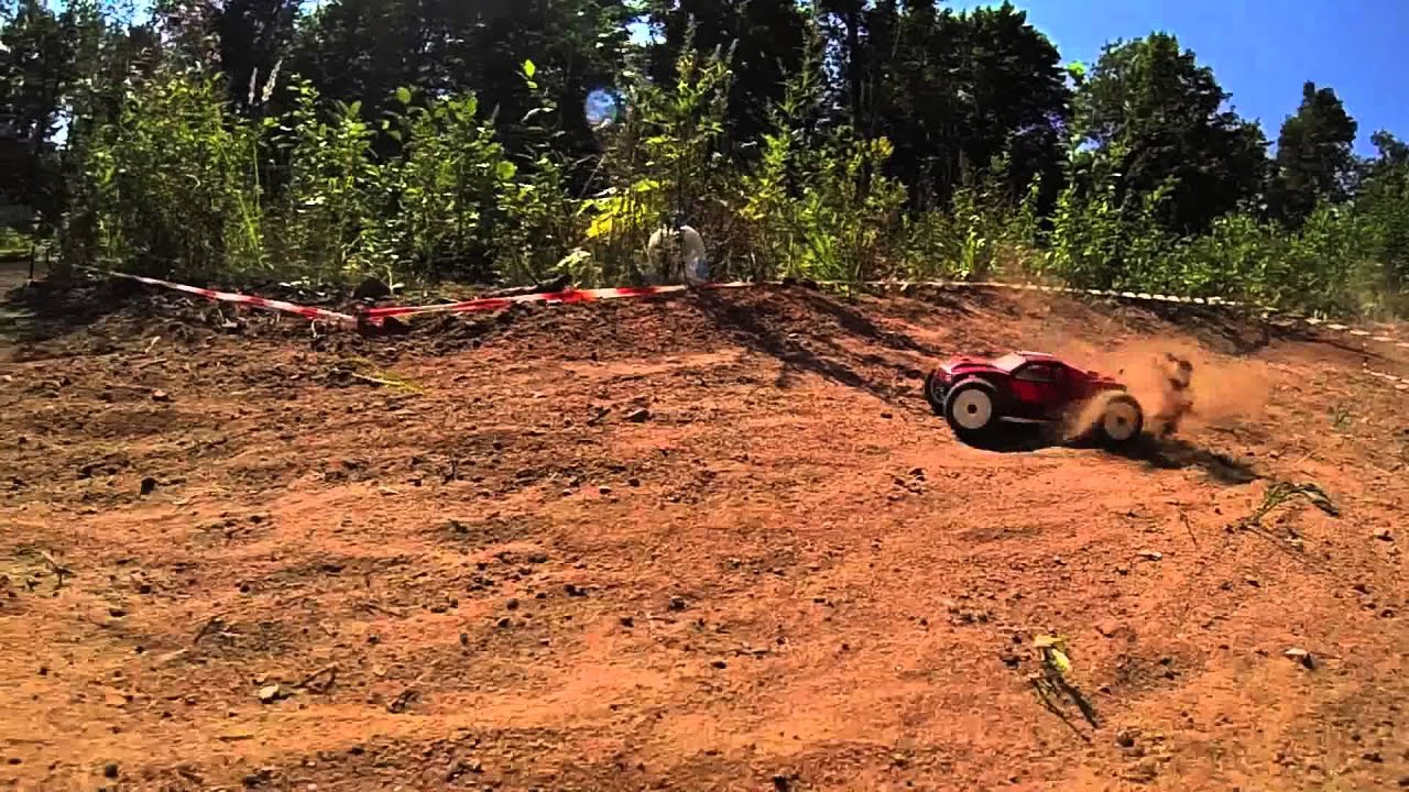 Team Associated RC18T Backyard track - YouTube