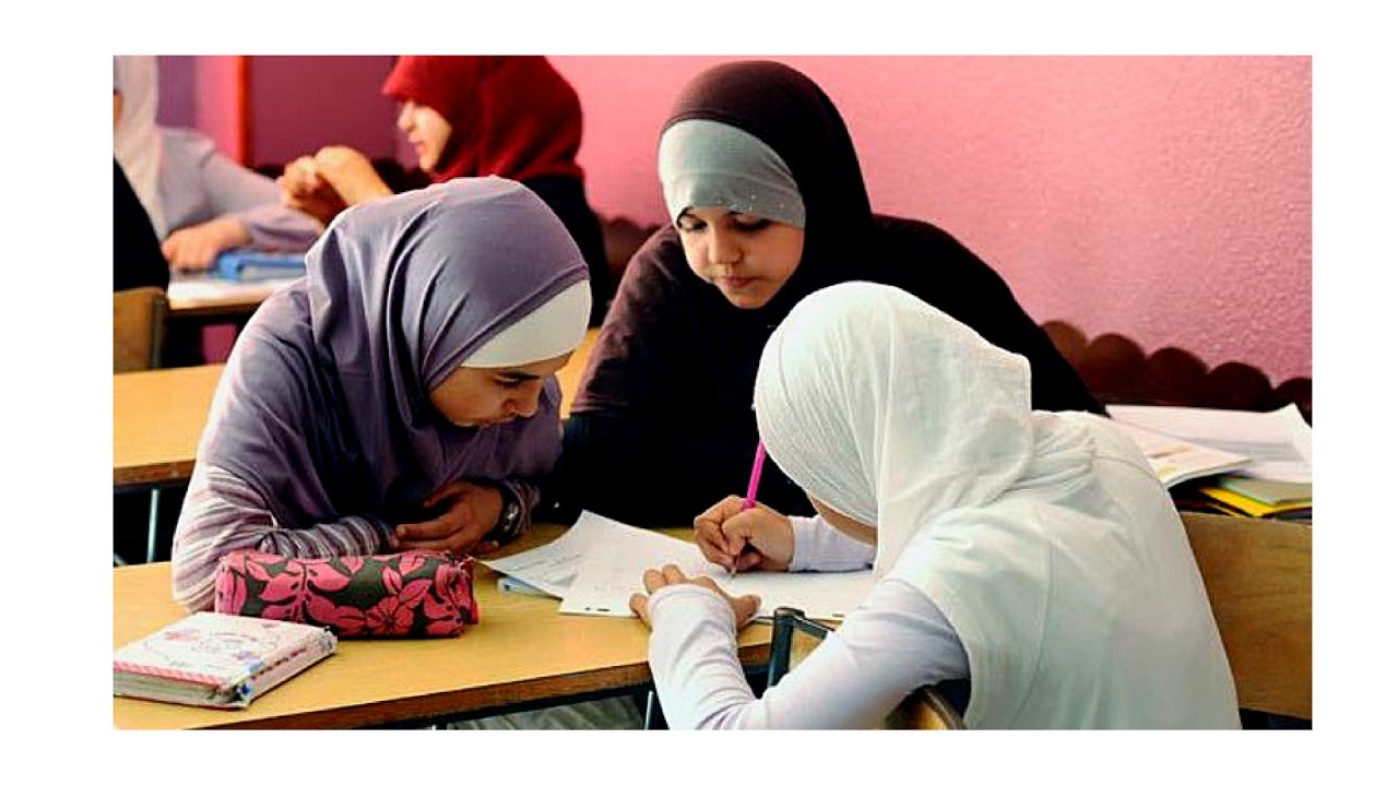 Kind Muslims help out Community Helpers! - YouTube