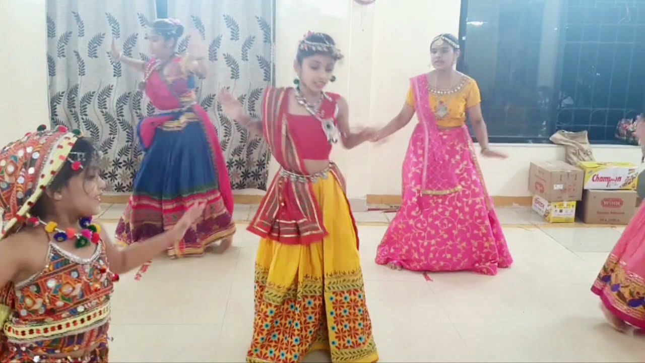 Navratri Dance Performance by Girls. Dholida | Kamariya | Sanedo ...
