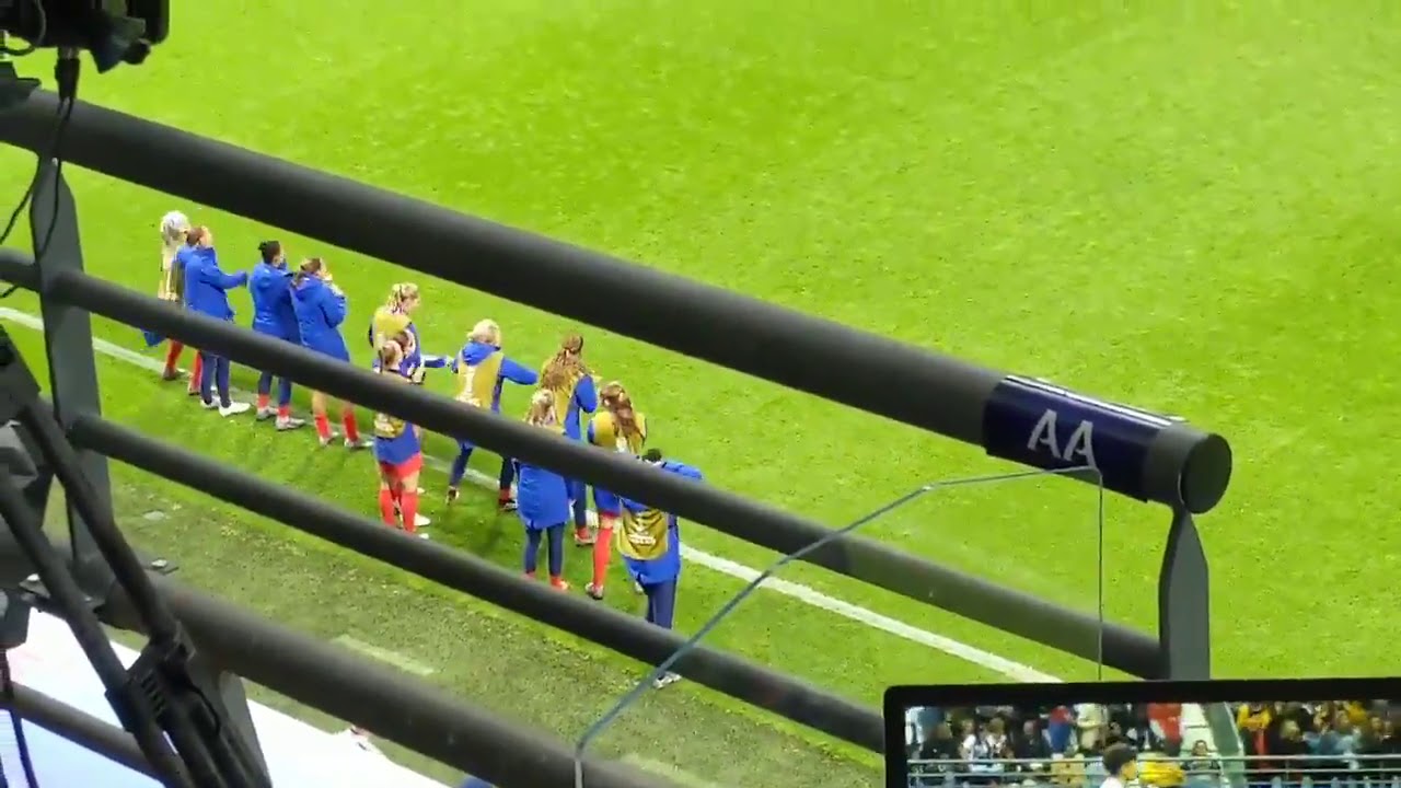 USWNT bench celebrates during USAvsThailand - YouTube