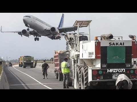 Road Work Asphalt Reclaimer On Flyover Using Cold Milling Machine SAKAI ER501F