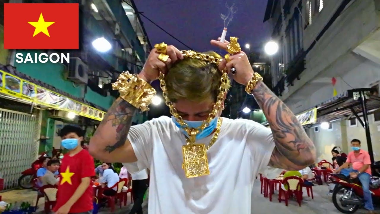 Visiting the Ghetto of Saigon! - YouTube