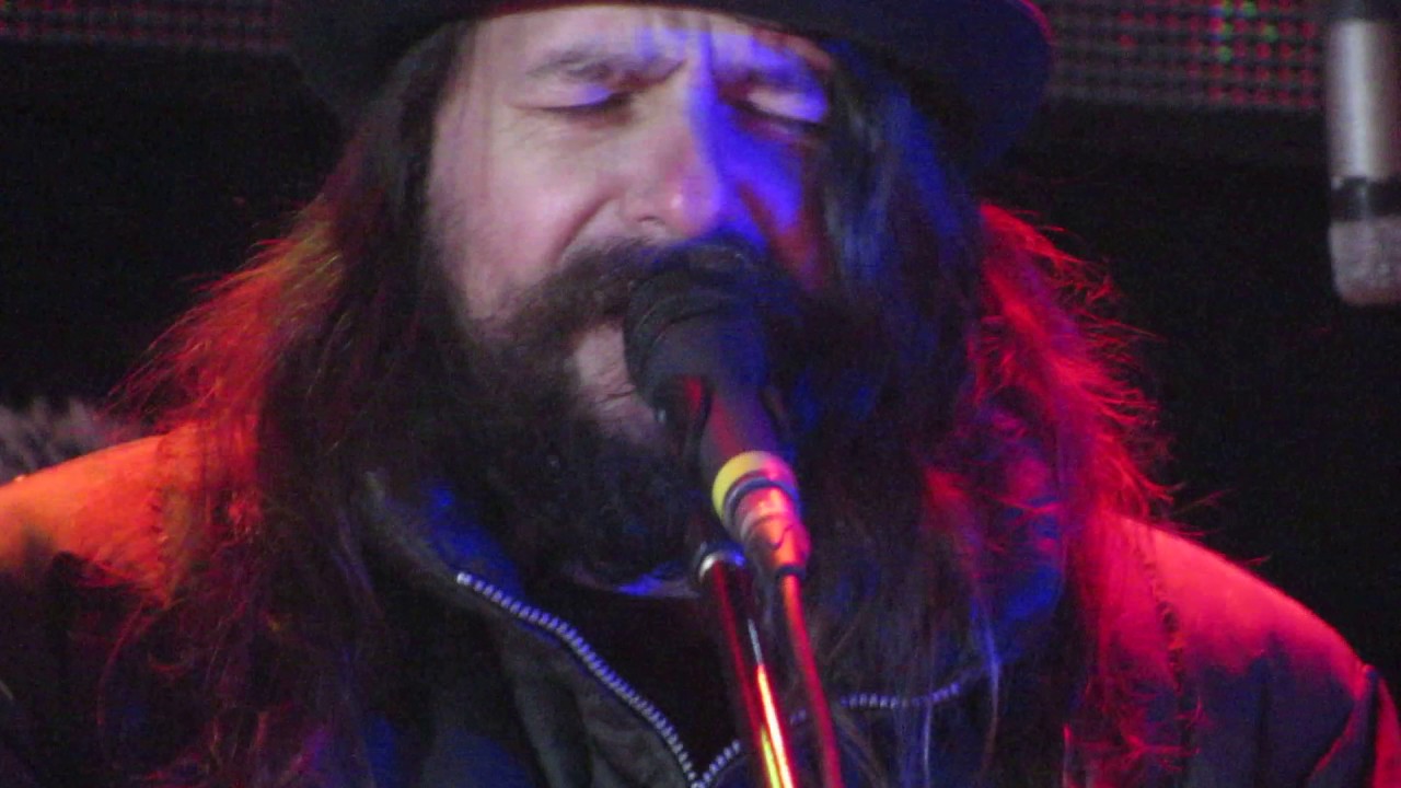 Фольк-рок група "RockH" на офіційному відкритті "Червеного вина 2017 ...