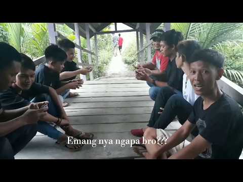 Cewek jilbab ungu