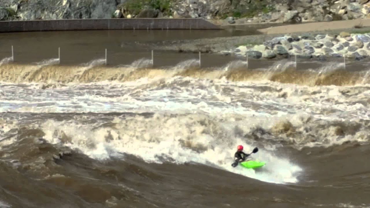 Auburn Dam surf American River 30,000 - 25,000 cfs class big and scary ...
