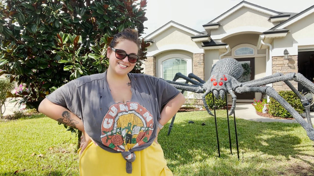 5.5ft Spider Unboxing Set Up + 6 Bins of Halloween Decor | Weekly Vlog ...