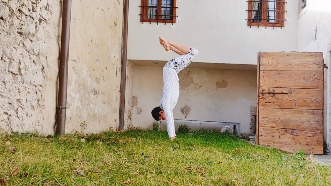 TUCK BALANCE TRAINING - YouTube