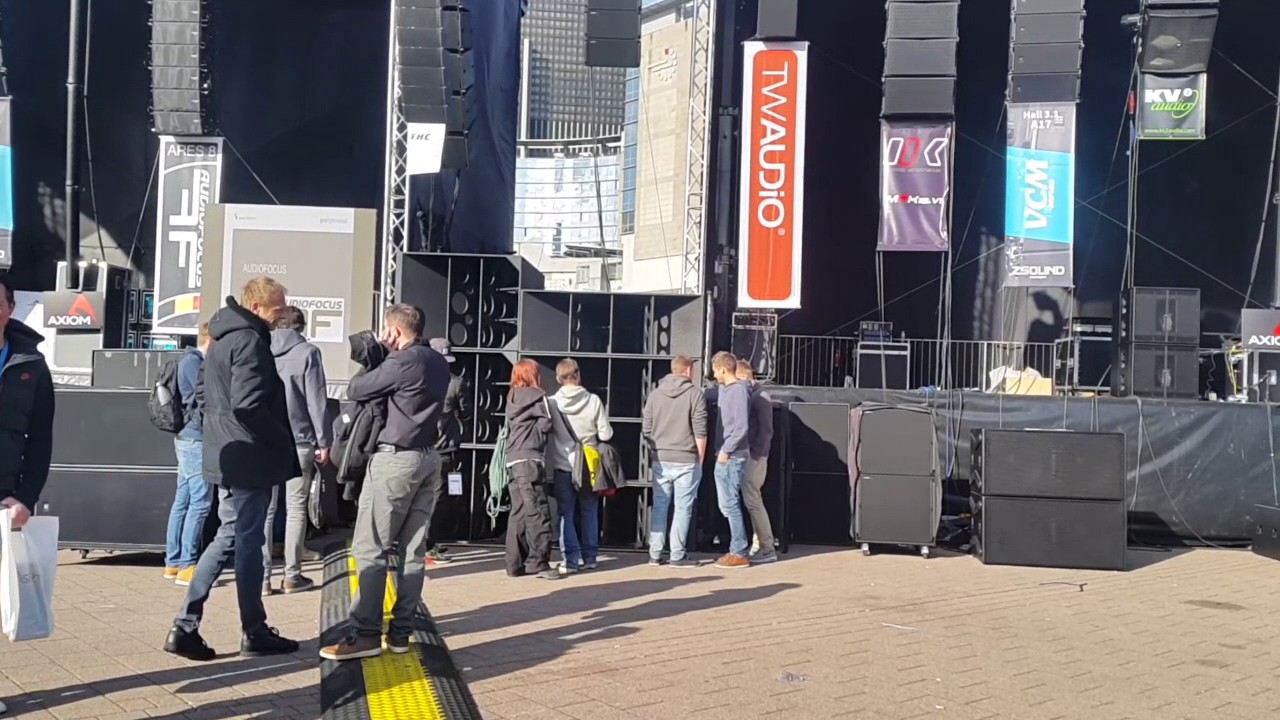 Demonstratie F132 - Funktion One la Prolight & Sound 2017 - YouTube