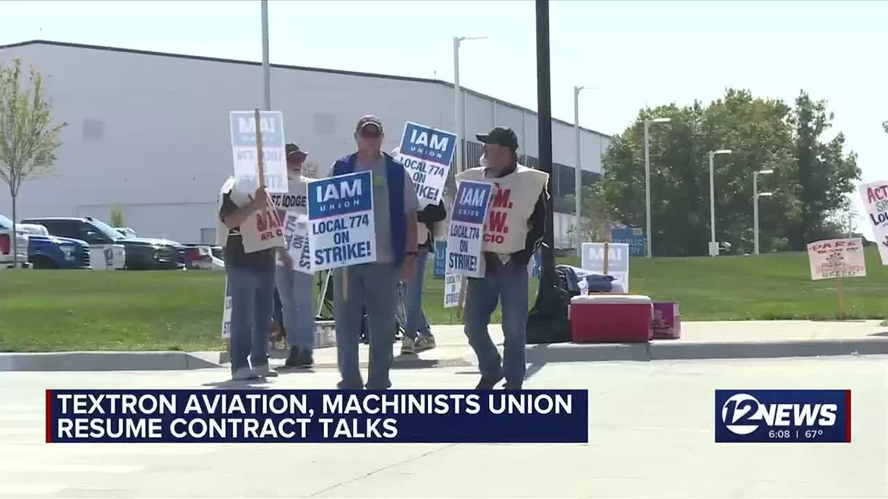 Textron Aviation, machinists union resume contract talks - YouTube