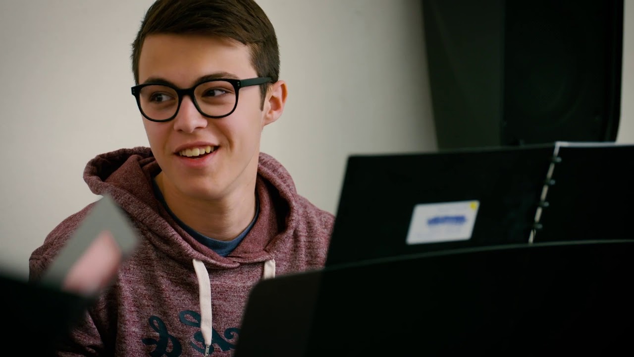 SMUM - spot - YouTube