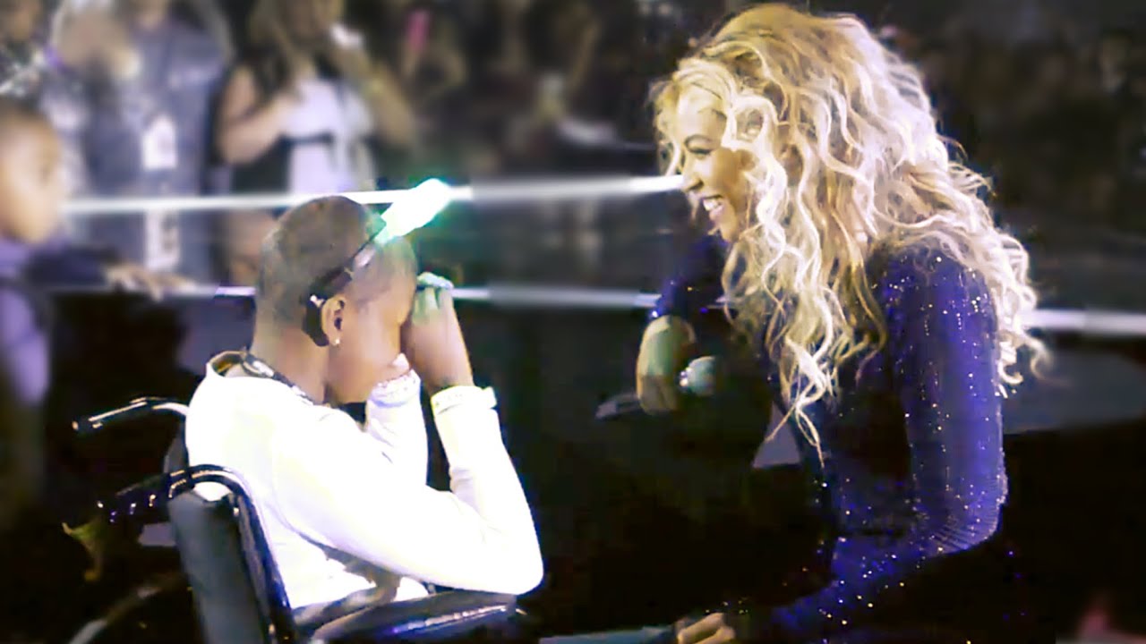 Awesome Celebrity Acts of Kindness - YouTube
