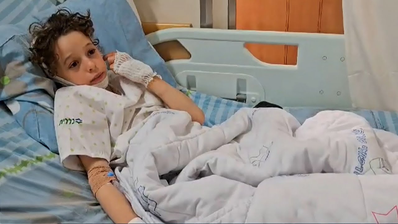 "תפס לי בצמה וגרר אותי": שקד בת ה-9 הותקפה על ידי זאב בקמפינג - YouTube