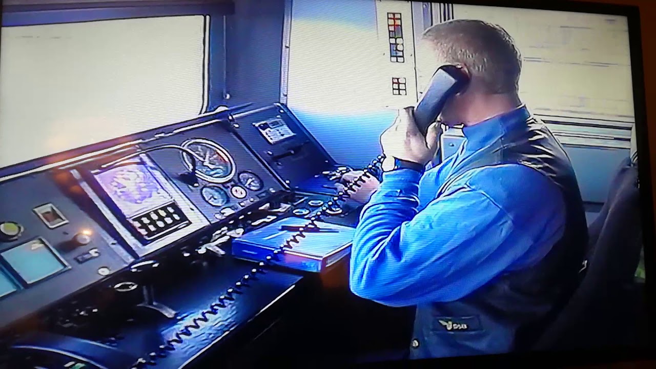 Brian ringer til Struer station - YouTube