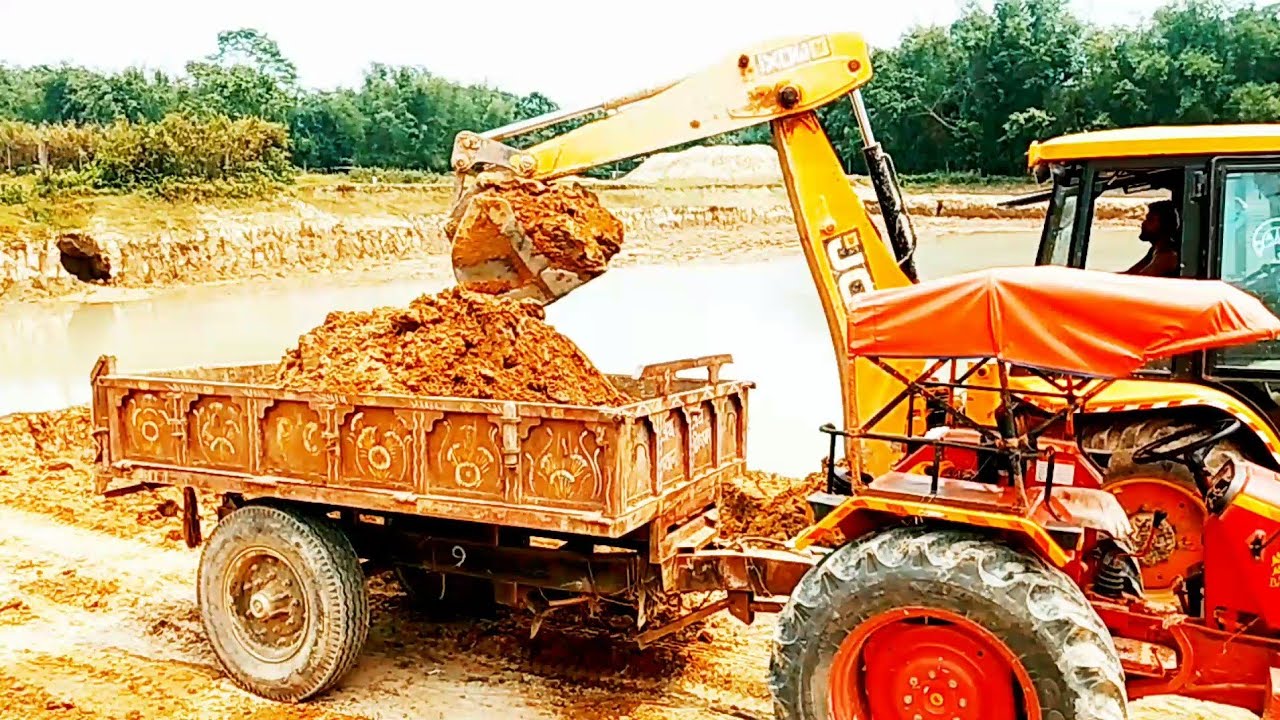 mitti loading on tractor by jcb 4×4 - YouTube