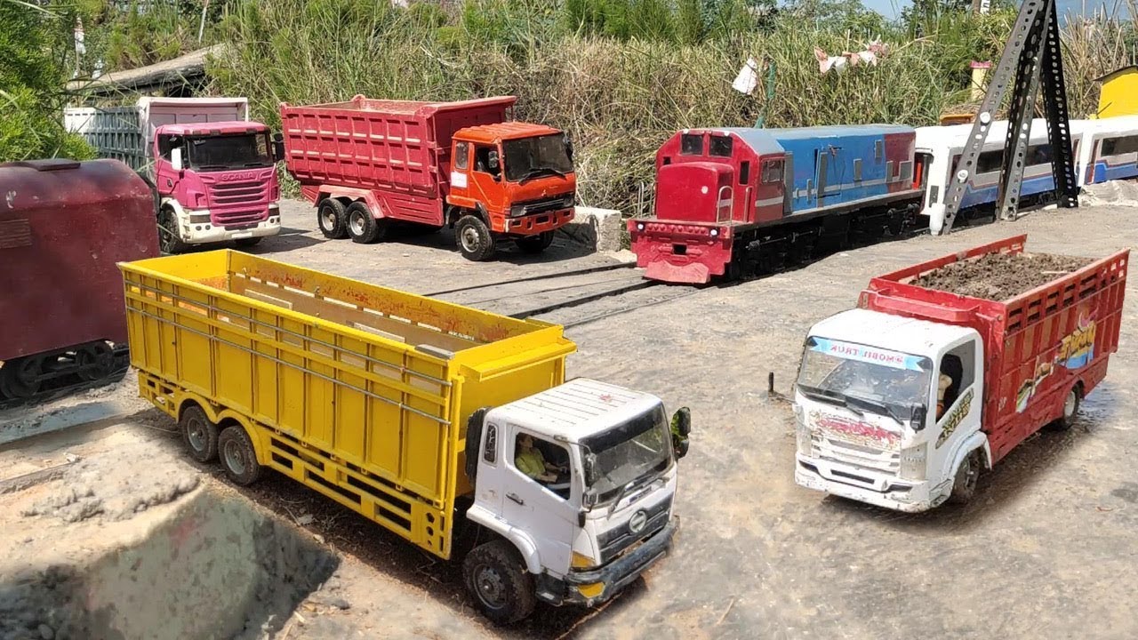 Kereta Api Rc Panjang, Mobil Mobilan Truk Tronton Hino 500 Tabrak Mobil ...