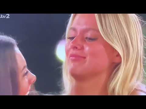 Paige and tachas kiss/love island 2025❤💋