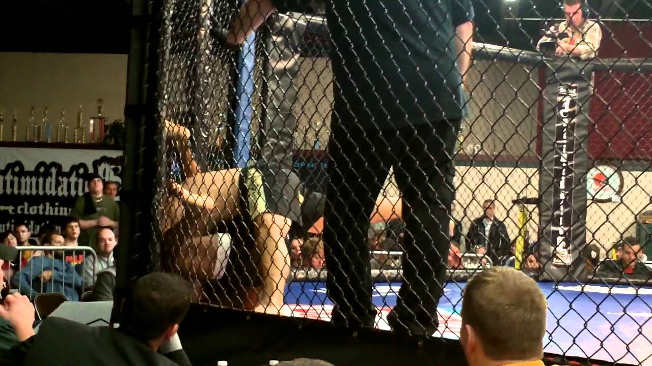 Luke Burdette vs Bhrandon Poindexter Round 1 - YouTube